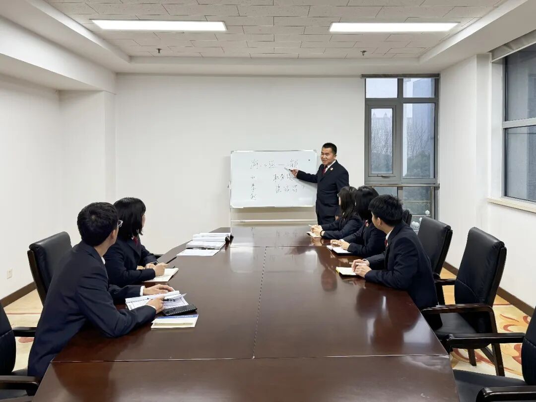 公司“内鬼”偷走520余吨相片纸当废品卖，究竟该定何罪？｜今晚九点半|川观新闻