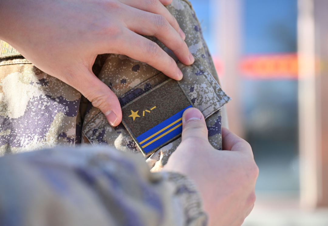 今起，我军四大战略兵种军旗臂章正式启用|川观新闻