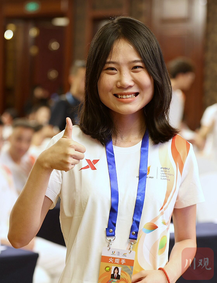 我是大运火炬手｜“钢腿女孩”牛钰：展现残疾人最美的一面，祝成都越来越好 - 川观新闻